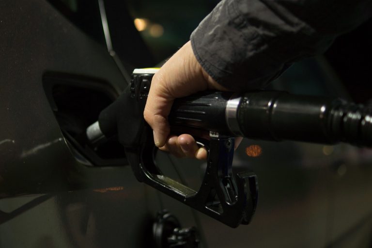 Caro pieno benzina, i prezzi tornano a salire in Italia - Infoiva